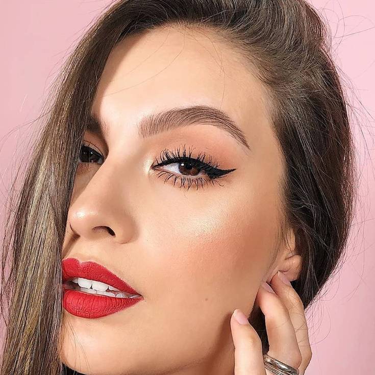 Maquiagem simples para noite para se sentir poderosaCrescendo aos Poucos