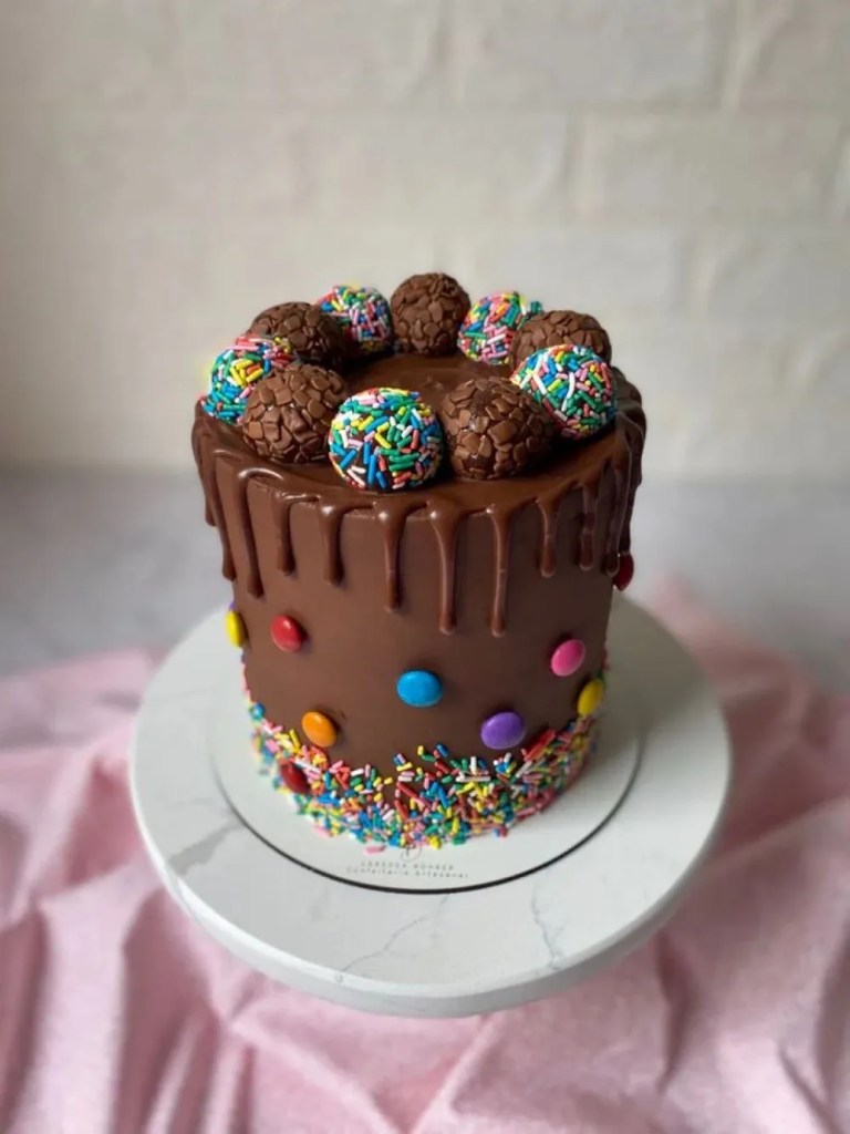 10 Ideias Incríveis de Bolo Simples Decorado para qualquer ocasião ...