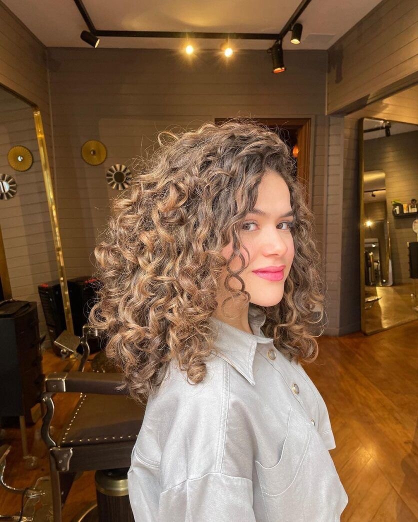 Cuidados com Cabelo Cacheado: 7 Segredos para Cachos Definidos ...